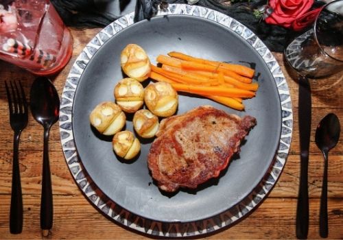 Werewolf Steak With Glazed Fingers & Roasted Skulls Recipe - yhangry